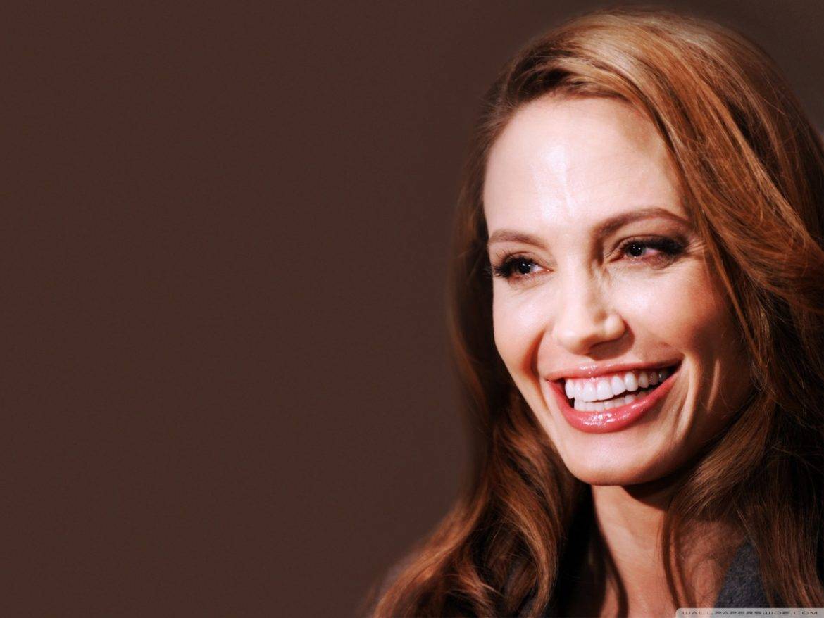 Top 15 Celebrities With Most Beautiful and Best Smiles Ever 2020